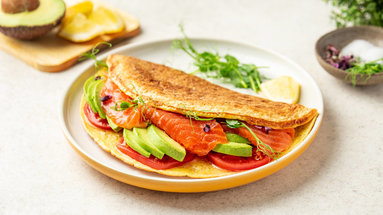 Сэндвич с куриной колбасой — рецепт от ВкусВилл