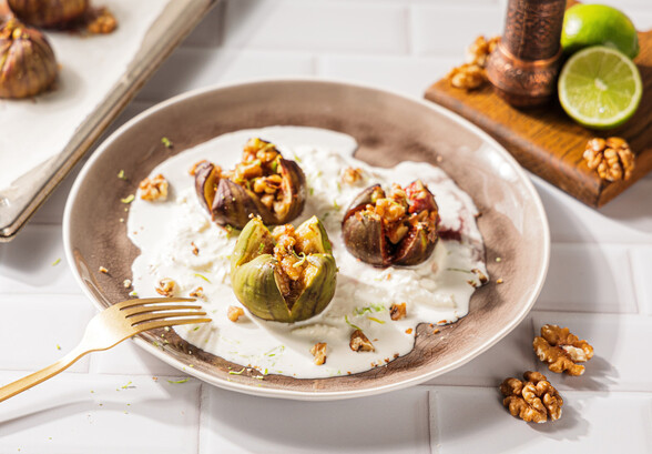 Инжир с лаймом и страчателлой, рецепт | ЩИ от ВкусВилл
